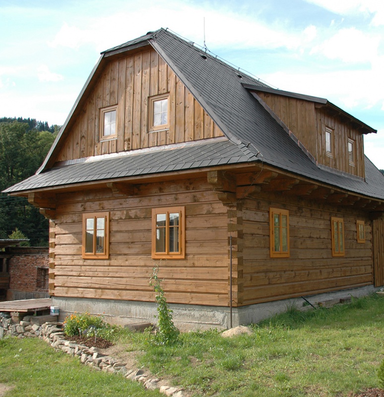 Roubenky Sovík, tradiční roubenky a poloroubenky. | Roubenky Sovík